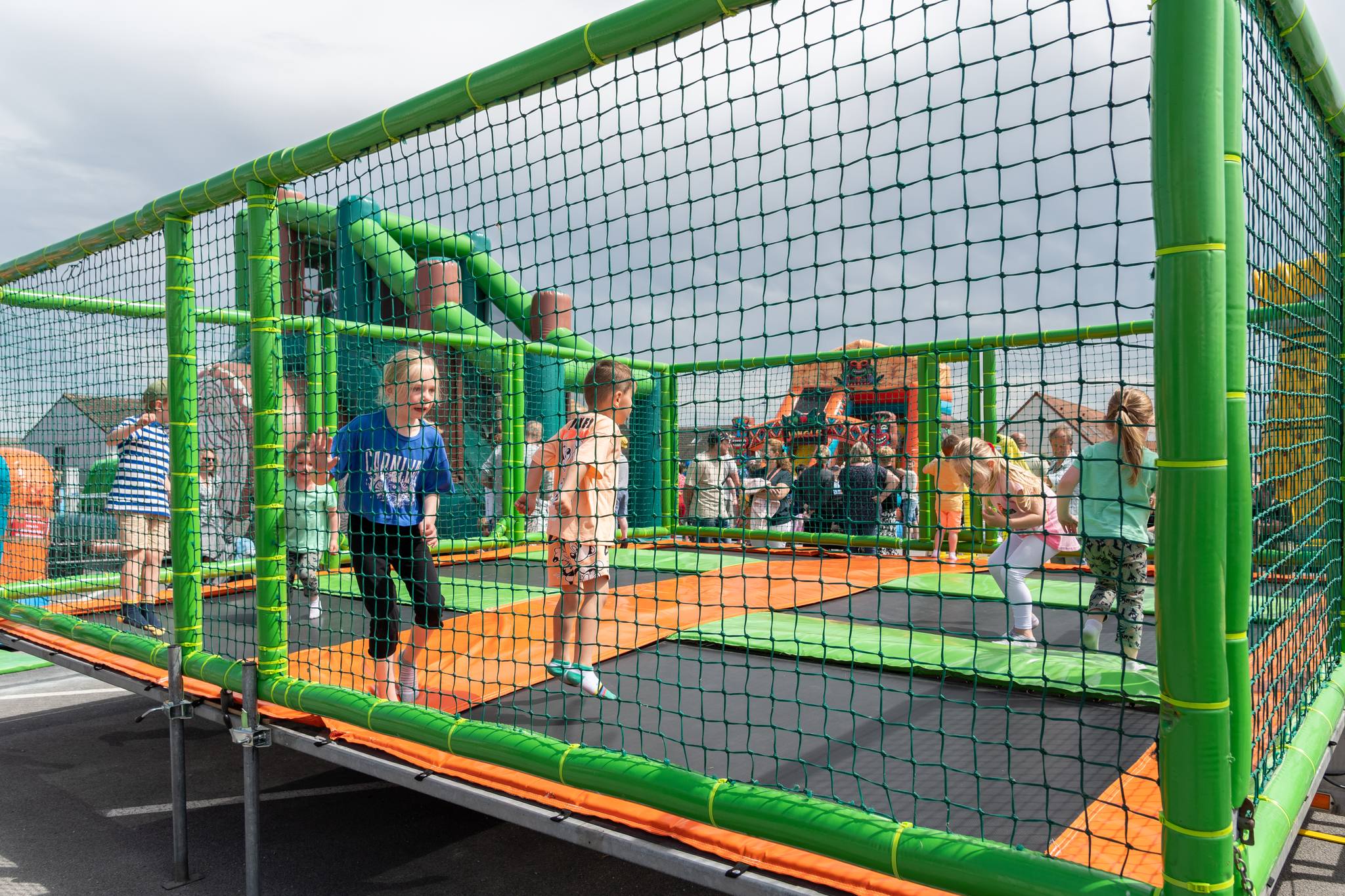 Location trampoline mobile 6 pistes - Gonflé à Bloc